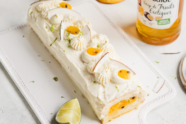 Bûche au sirop de fruits exotiques acidulés - Kiss My Chef