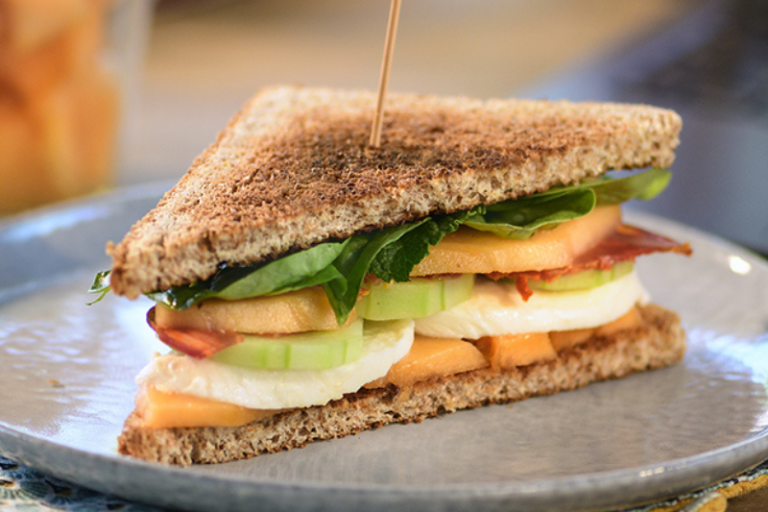 Mini club sandwichs au melon, chorizo et mozzarella - Kiss My Chef