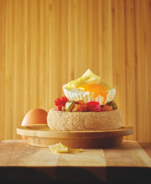 Oeufs façon bénédicte au Beaufort et poivrons rôtis - Kiss My Chef